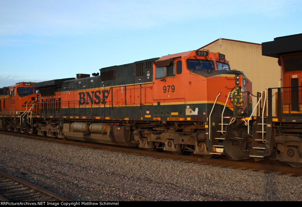 BNSF 979